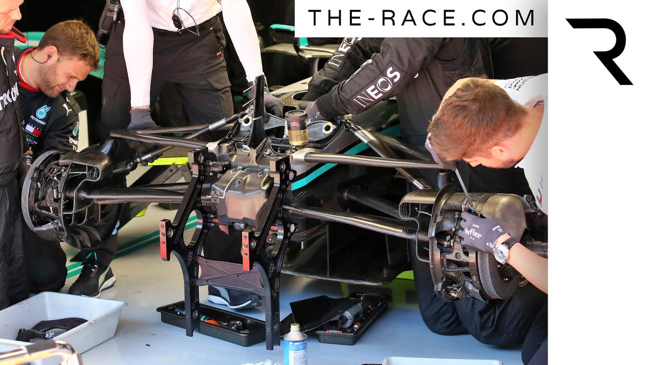Mercedes' new 'DAS' F1 steering trick explained .:. Video .:. F1 ...